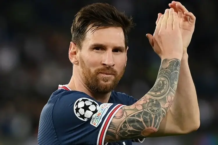 El Enorme Gesto De Messi Con Aficionados Que Fueron A Su Casa Video